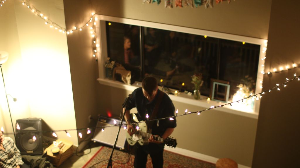 House Show Fosters Intimate Musical Performances - Pepperdine Graphic