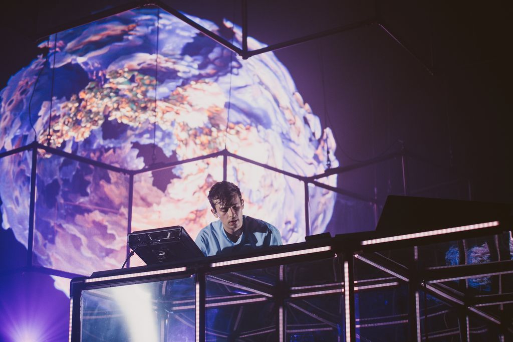 Flume opens night one of four sold-out LA shows - Pepperdine Graphic